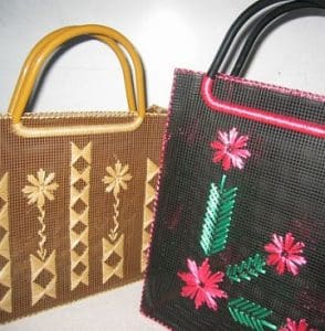 Las bolsas de rafia hechas a mano como accesorio inseparable