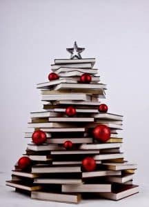 4 formas de hacer un arbol de navidad con libros