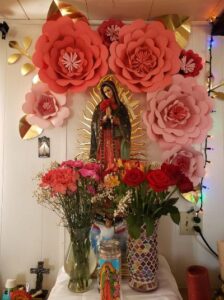 6 elementos en como decorar un altar para la virgen en casa